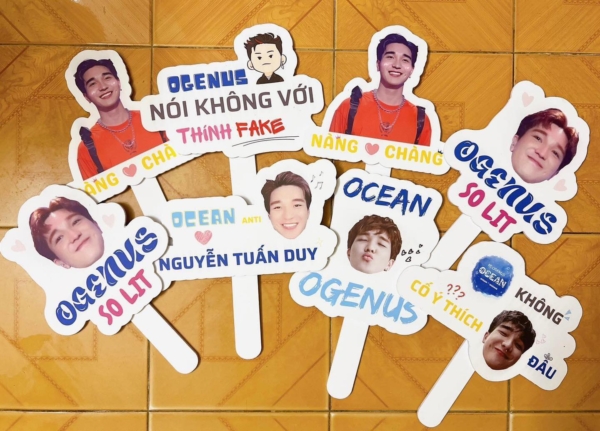 Thiết kế và in sticker cầm tay chụp ảnh sự kiện uy tín 2025