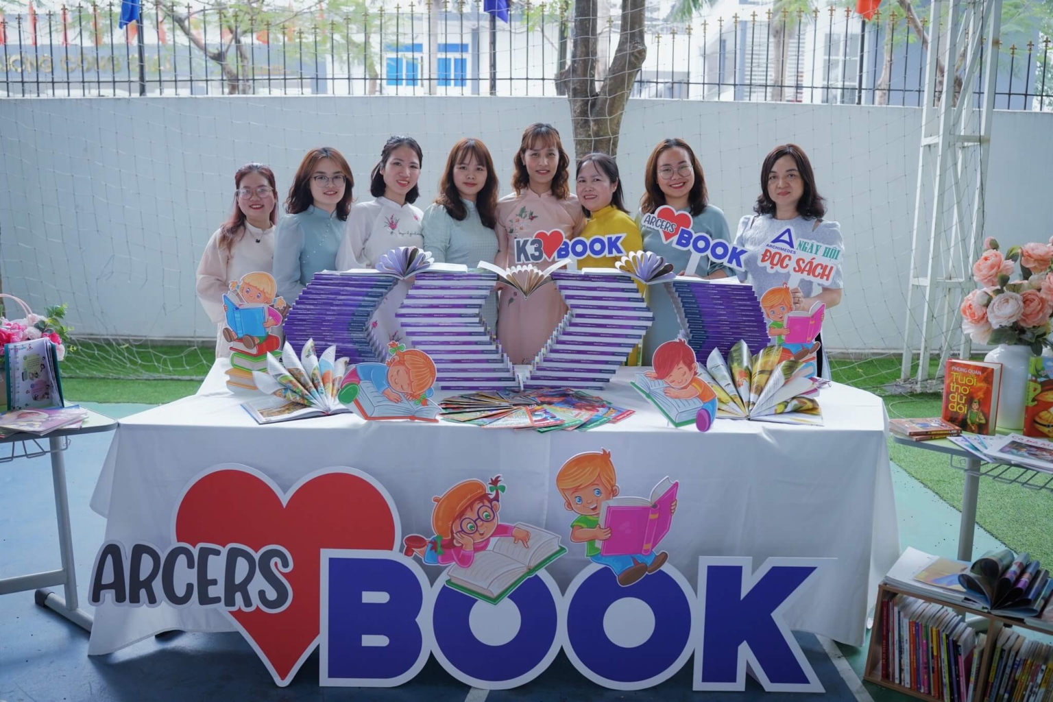 Thiết kế và in sticker cầm tay chụp ảnh sự kiện uy tín 2024