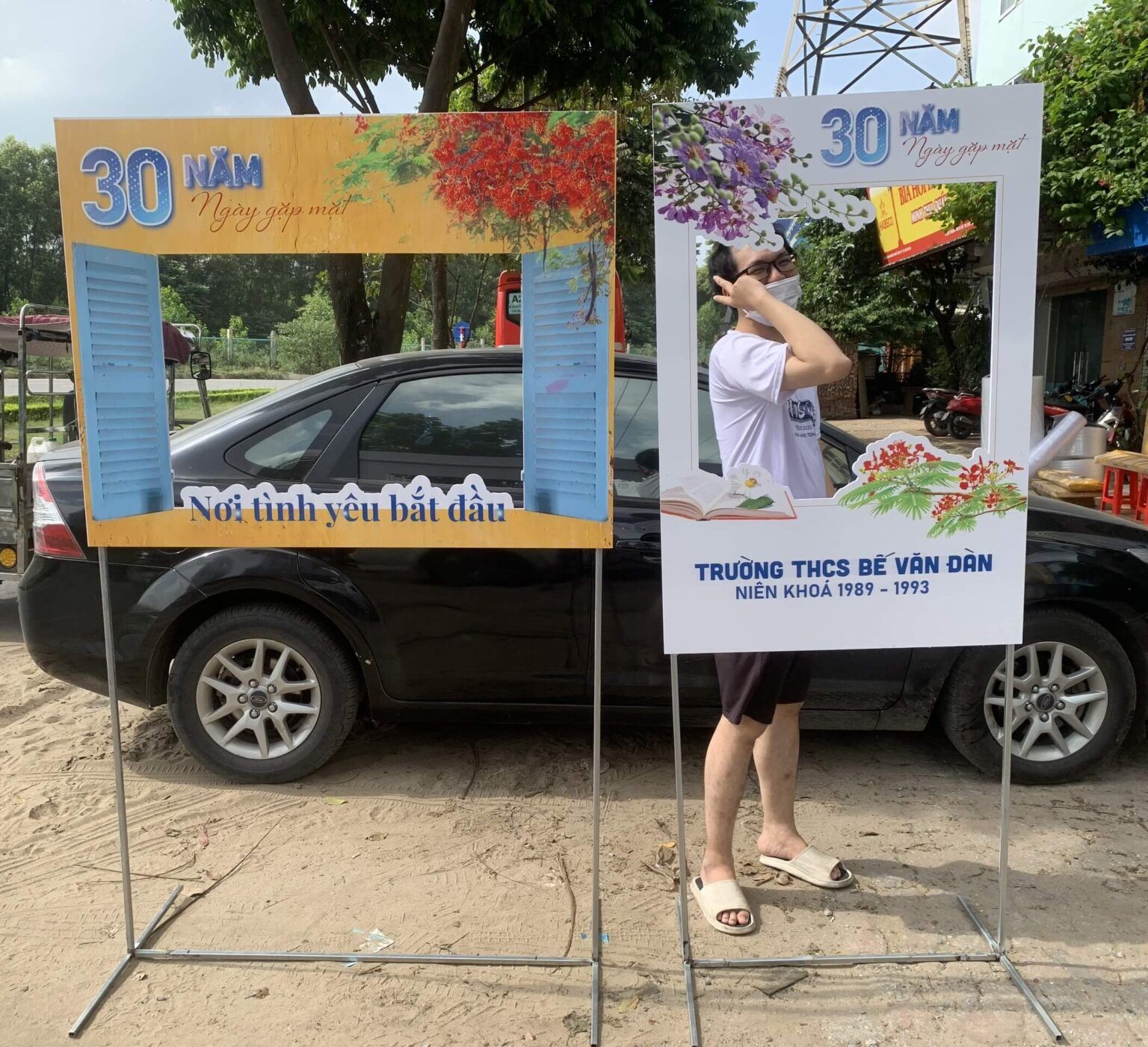 Khung check in sự kiện: Mẫu khung chụp hình đẹp nhất 2025