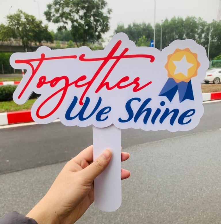 Hashtag together we shine - Hashtag Cầm Tay